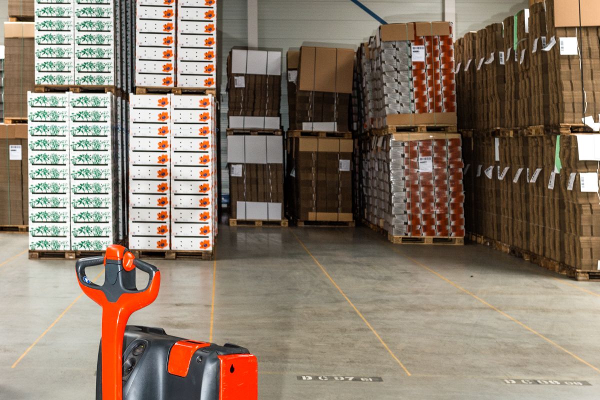 Electric Pallet Jack Applications in Food and Beverage Industries